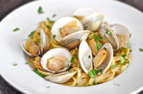 Foodista Recipes Cooking Tips And Food News Linguine And Clams In Foodista Recipes Cooking Tips And Food News Linguine And Clams In